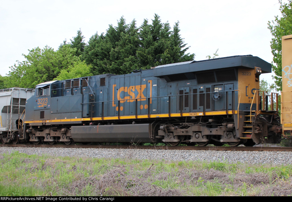CSXT 3223 DPU on Q410-15
